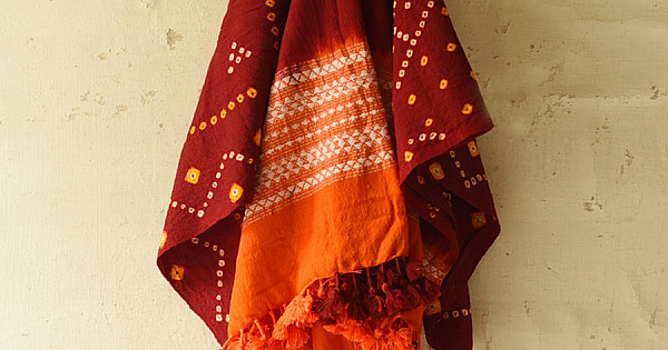 Buy Kutchi Bhujodi Weaving - Bandhani ( Tie-dyed ) Woolen Shawl ...